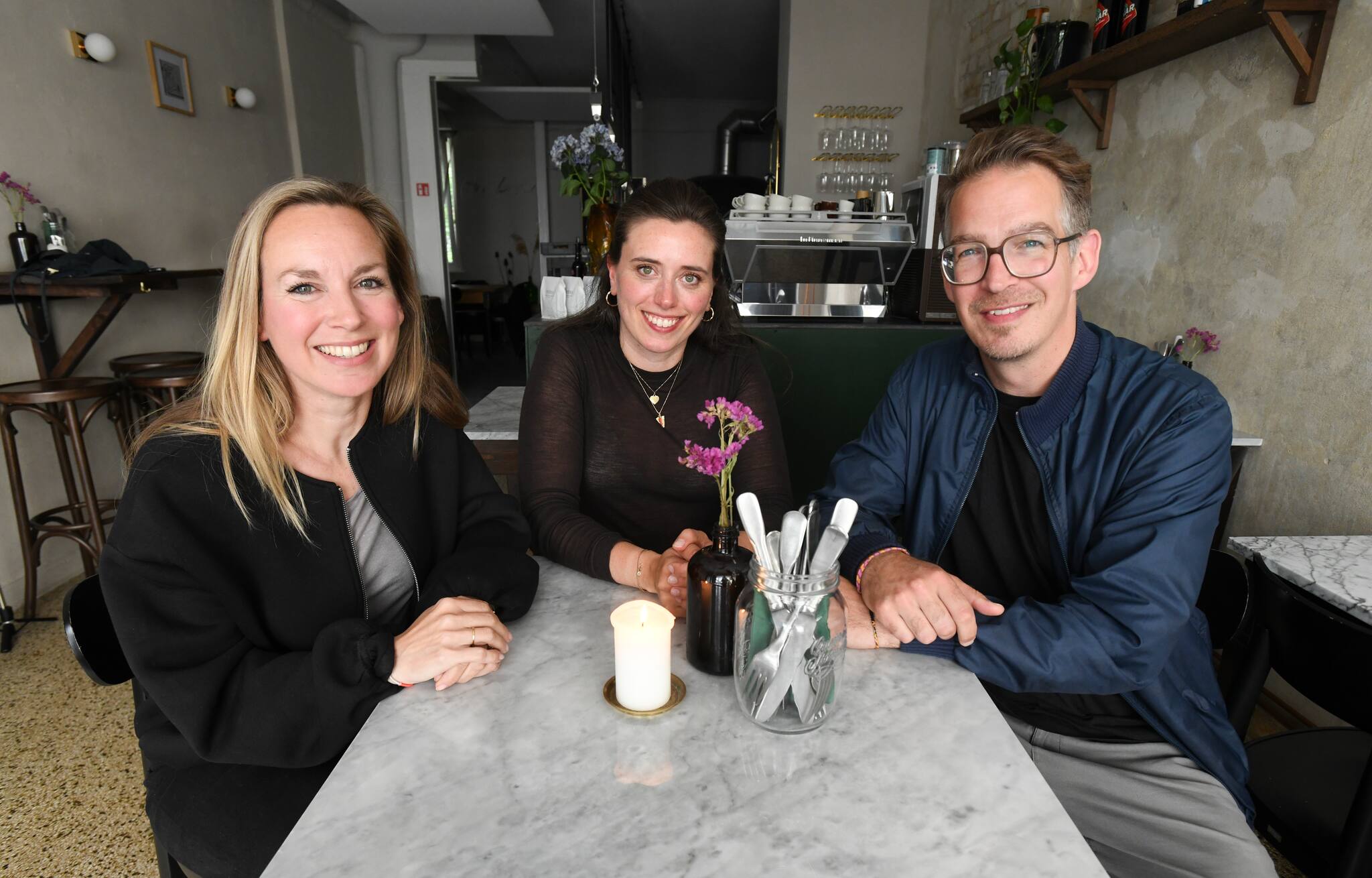 Hier guckt niemand aufs Handy: Wie das „Dinner with Strangers“ Fremde ...