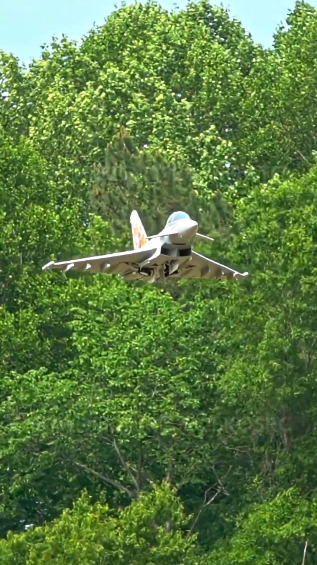 RC jet action: Eurofighter Typhoon touch & go landing practice