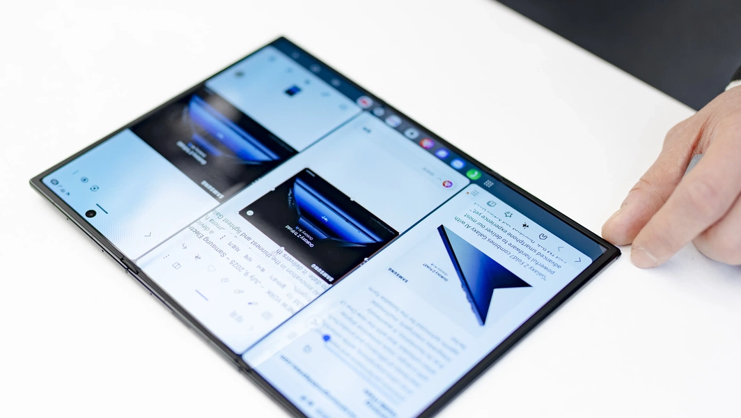 Tri‑fold phones transforming the foldable market
