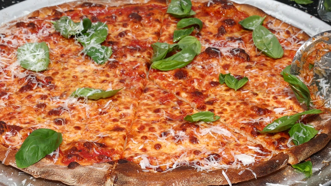7 distinctive pizza styles across the US and beyond