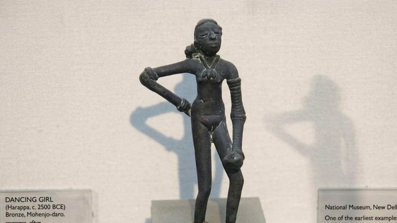 'Dancing Girl' of Mohenjo-Daro: Why the 4,500-year-old bronze icon ...