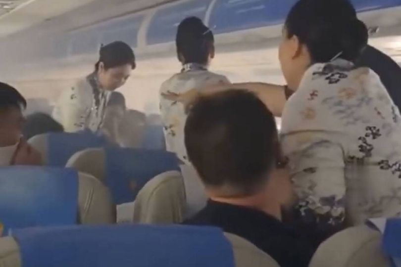 Plane passengers 'terrified' as power bank overheats and fills cabin ...