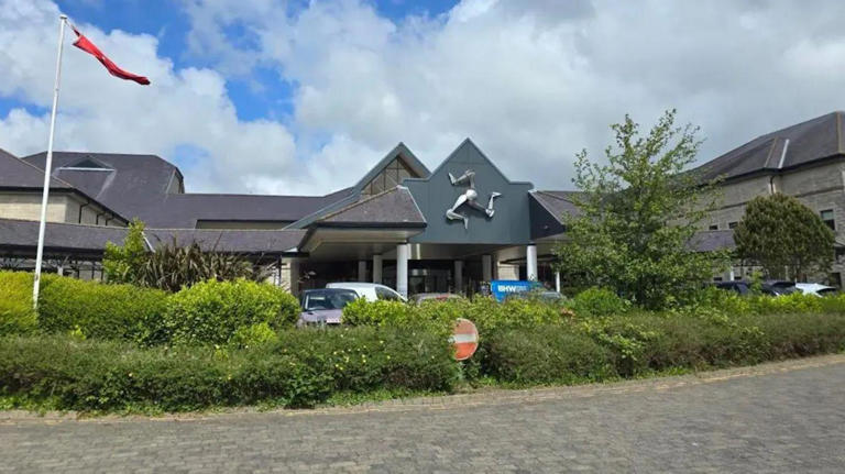 Review rejects call for more beds at Manx hospital