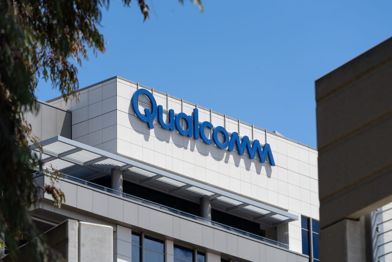 Qualcomm stock shakes off smartphone, PC fears as AI chip excitement grows