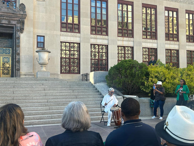 Columbus City Hall lights up to honor Juneteenth