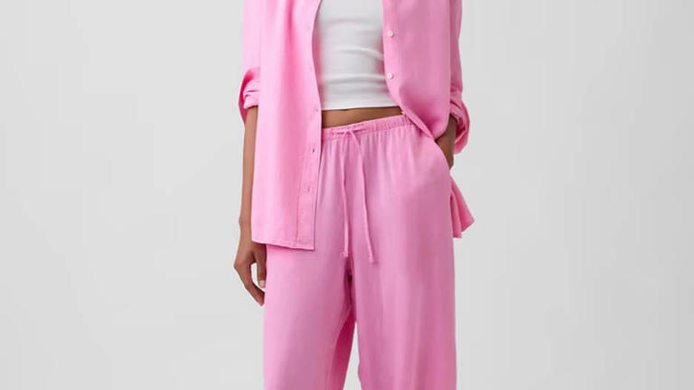 Gap's $70 linen pants are now just $11 — like beachy track pants