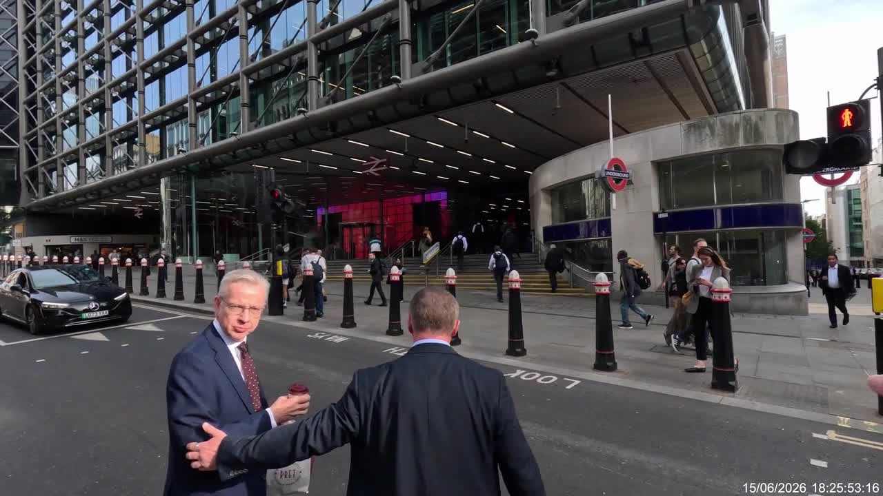 'You idiot!' Cyclist berates Michael Gove as former MP steps onto road ...