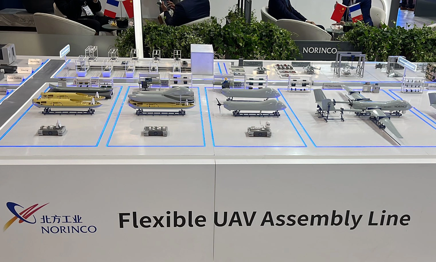 Trung Quốc khoe dây chuyền lắp ráp UAV