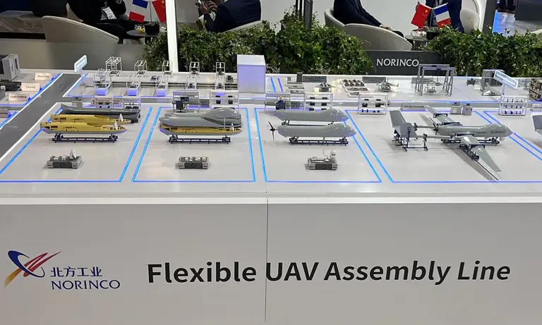 Trung Quốc khoe dây chuyền lắp ráp UAV