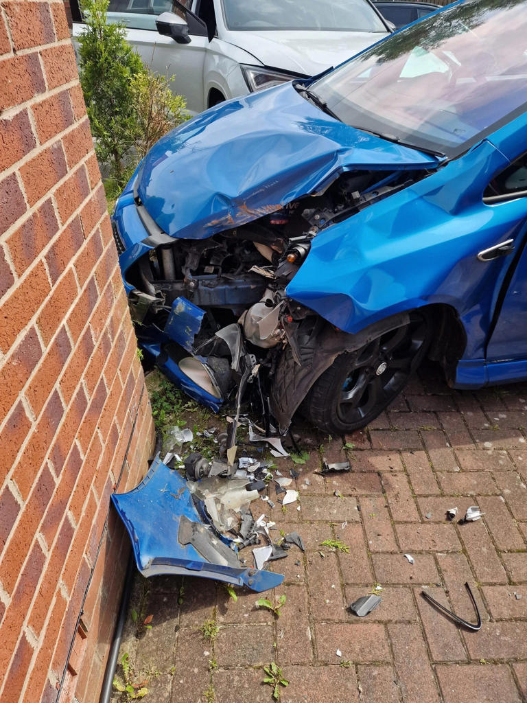 High speed police pursuit through streets of Lancashire ends with car ...
