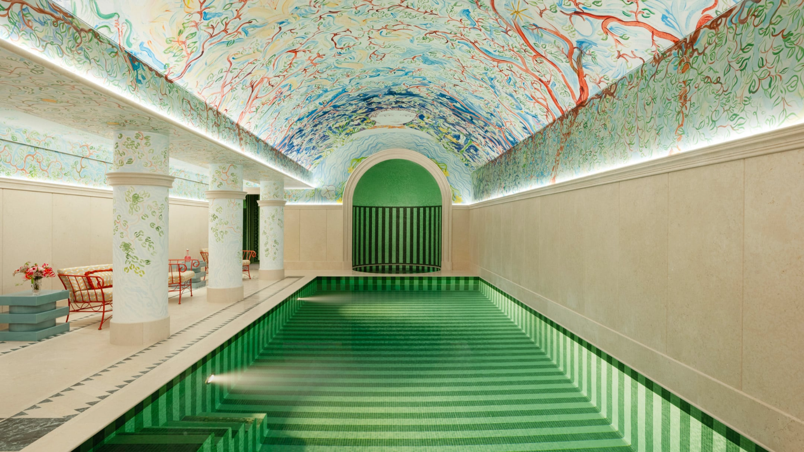 Les plus belles piscines d'hôtels à Paris, où piquer une tête pour se ...