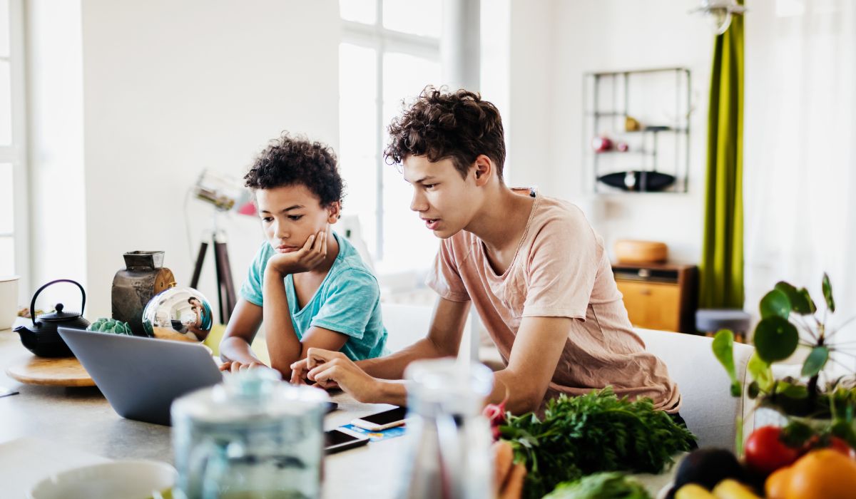 Online safety expert shares the 6 most dangerous places for children to ...