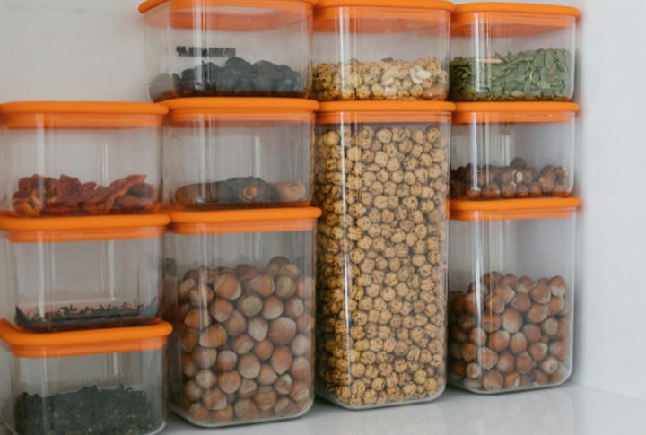 Things you should never store in plastic containers