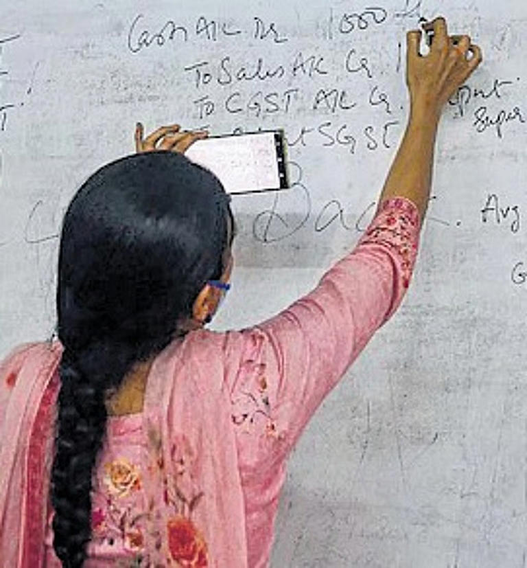 Delhi to develop study material for senior secondary Patrachar students