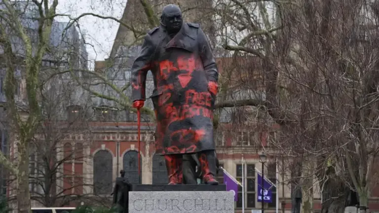 Winston Churchill's grandson accuses National Portrait Gallery of ...