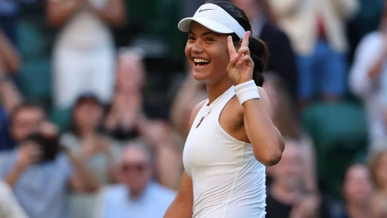 Former world No 10 Emma Raducanu sparks dating rumors after Queen’s ...