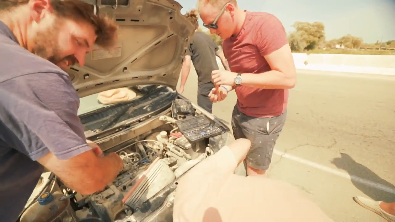 ‘Our car is dead’ - now we’re stuck in the desert