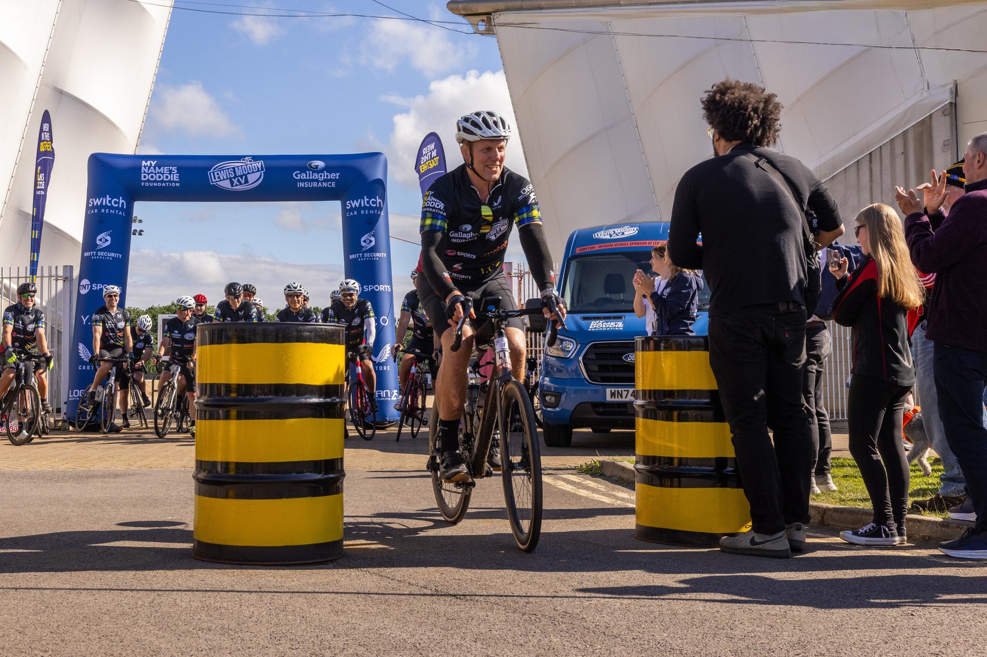 Ripon RUFC provide Lewis Moody XV cycle challenge riders with warmest ...