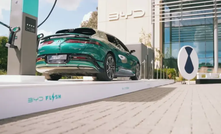 Woman visits BYD's flash EV charging station and personally times how ...