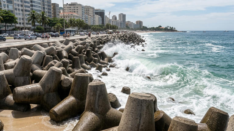 Parecem esculturas esquecidas, mas esses monstros de concreto de 80 ...