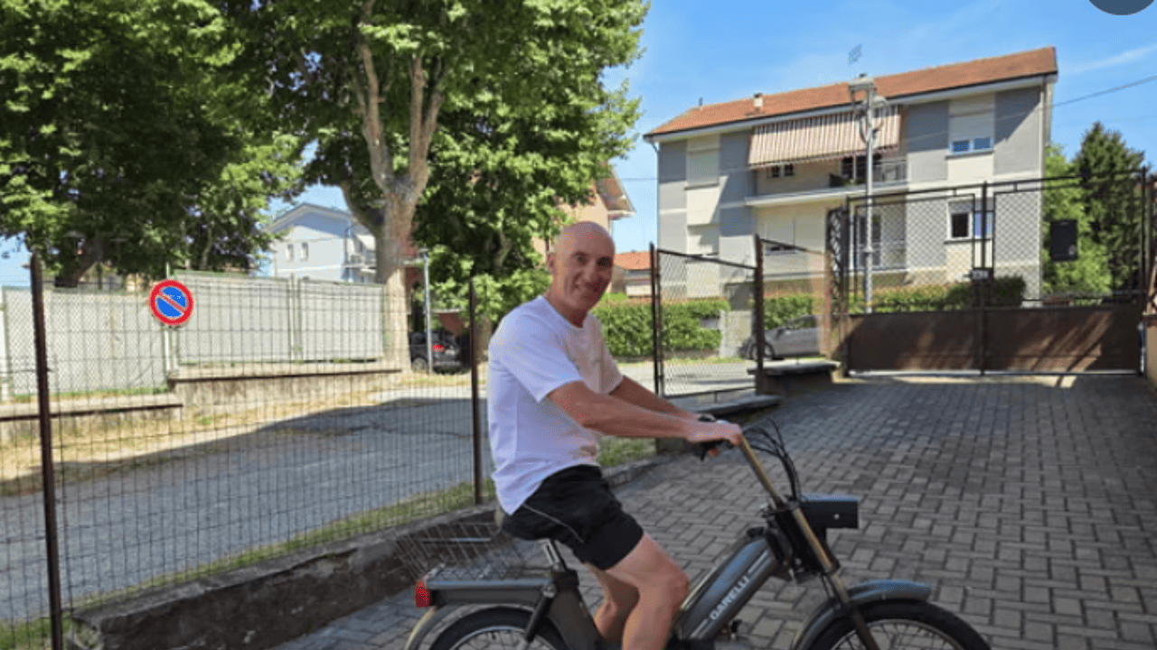 Eindelijk weer herenigd: Italiaanse politie vindt bromfiets 42 jaar na ...