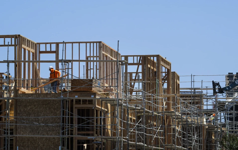 Homebuilder confidence drops as costs and rates stay high
