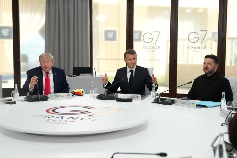 Russia should make peace deal, Trump says after 'very good' Zelenskiy ...