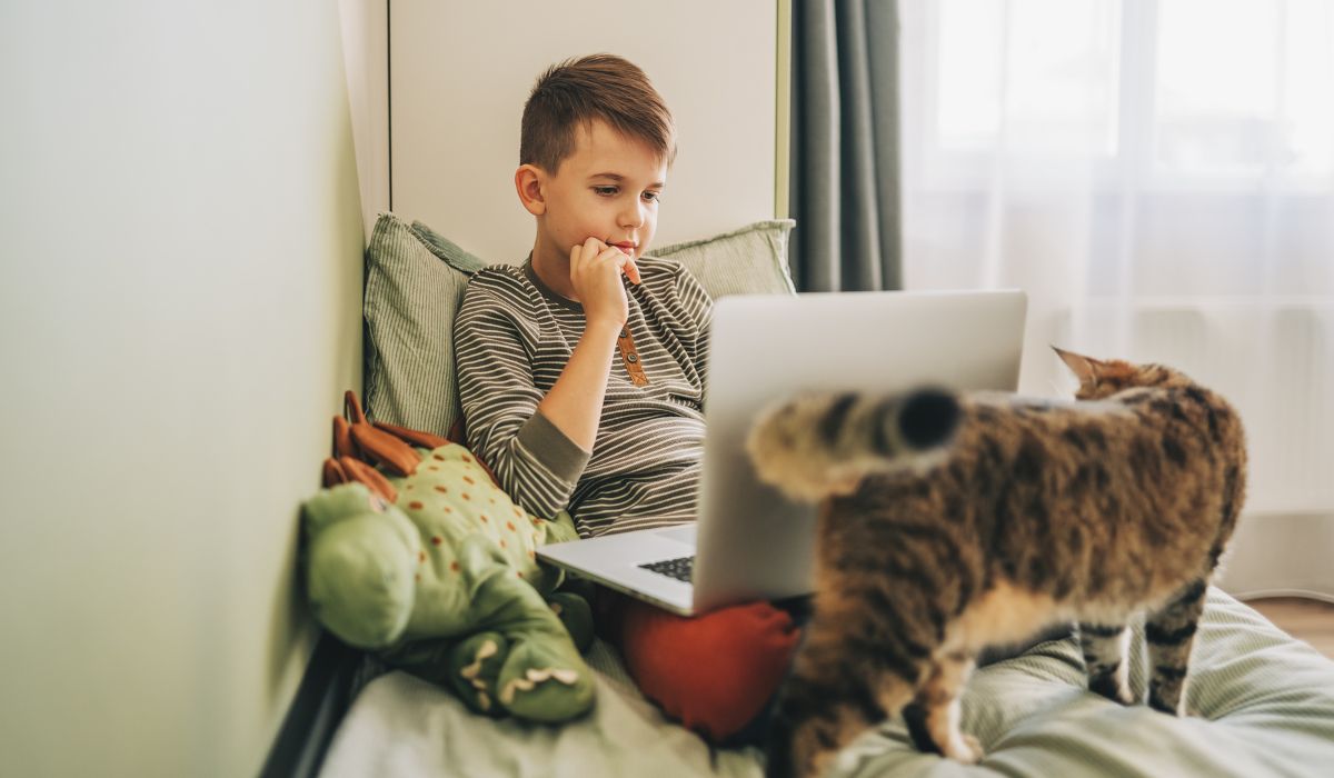 Online safety expert shares the 6 most dangerous places for children to ...