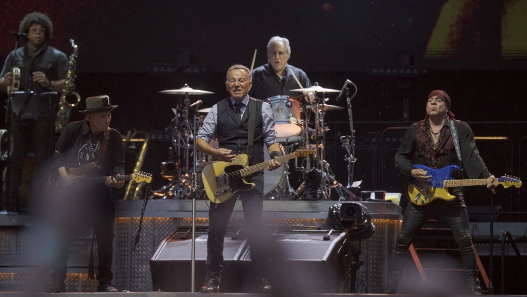 15 '70s music icons still rocking the stage