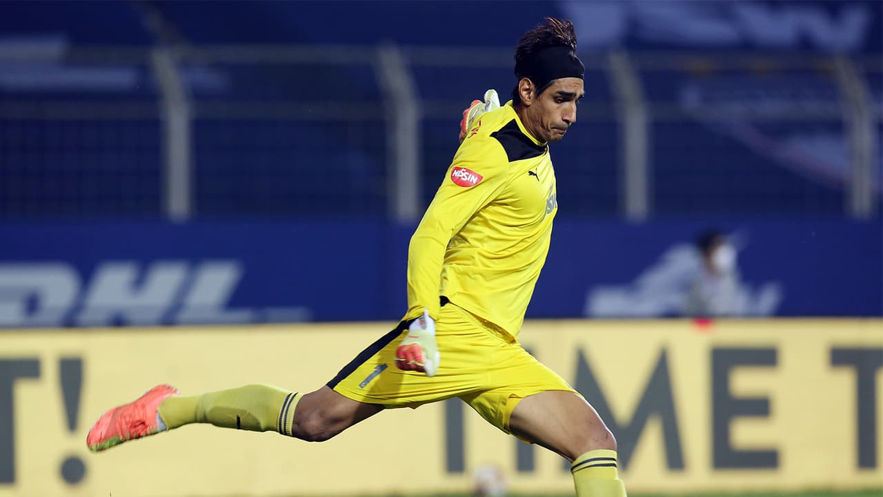 Goalkeeping's mental demands: Gurpreet Sandhu praises Emi Martinez