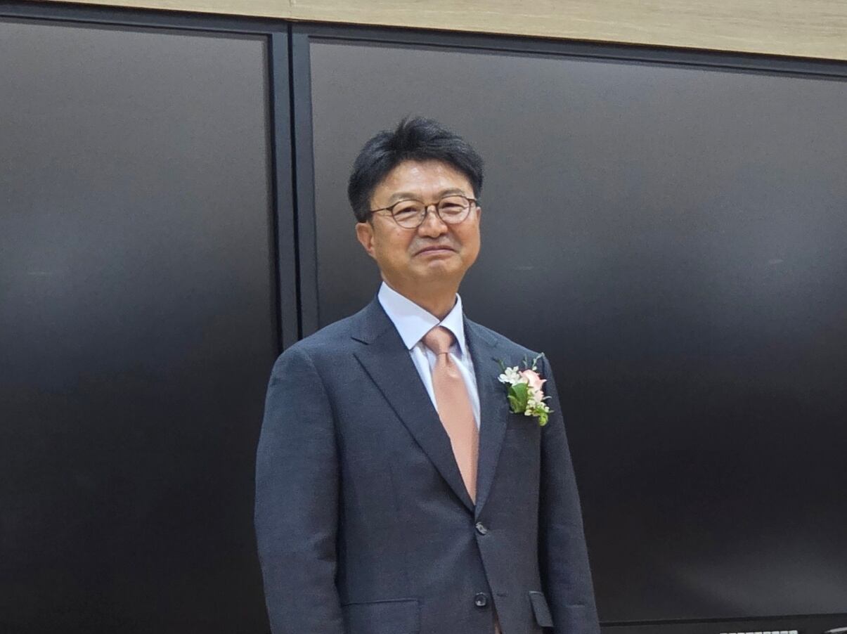 Professor Kang warns end of conservative, progressive eras
