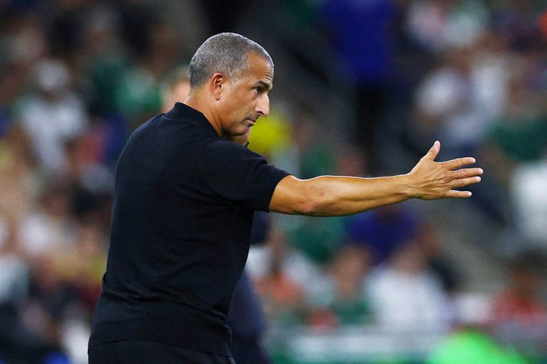 Tunisian coach sacked and Iran 'oppressed' on dramatic World Cup day