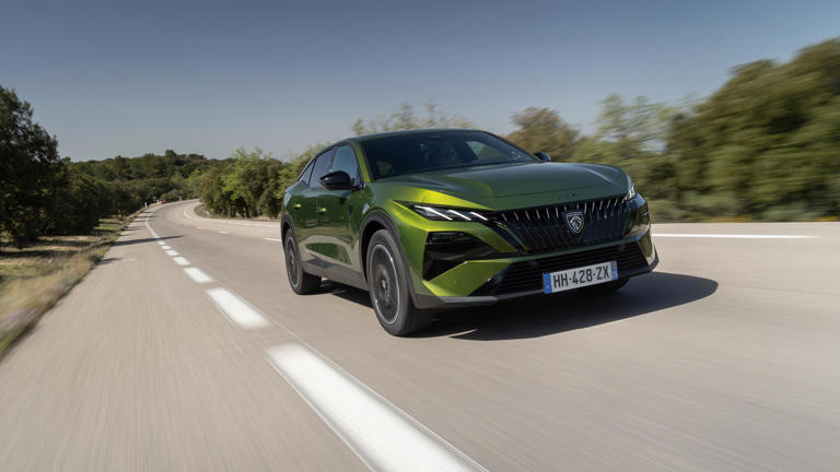 De Peugeot E-408 is onterecht onbemind (review)
