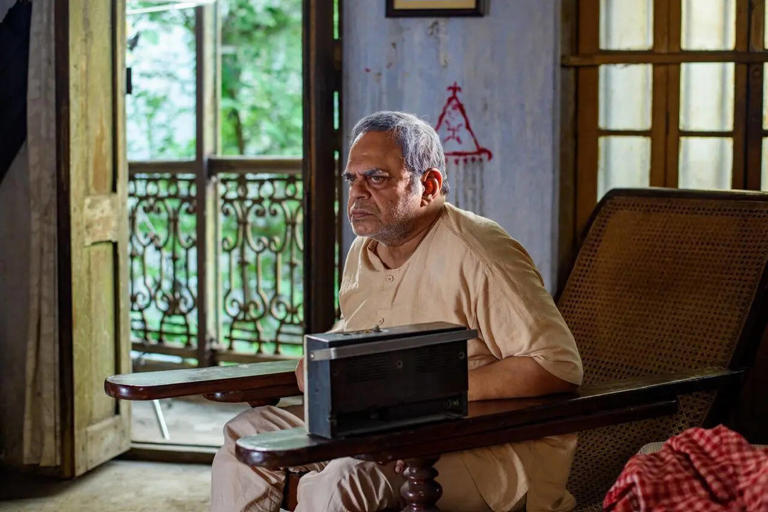 Rajatava Dutta anchors a wall of emotions in 'Ekhane Proshab Koriben Na'