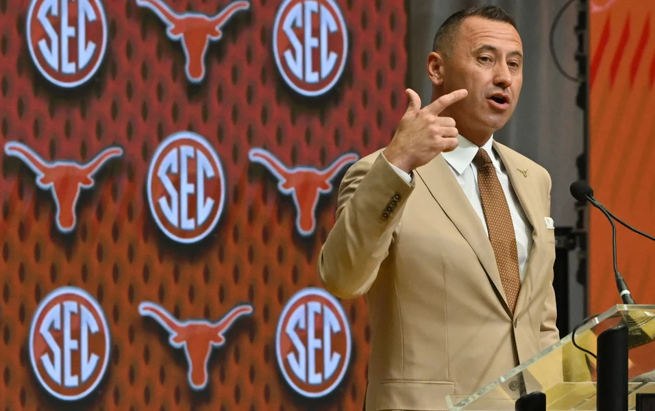 Sarkisian says he wouldn't be surprised if Manning stays past 2026