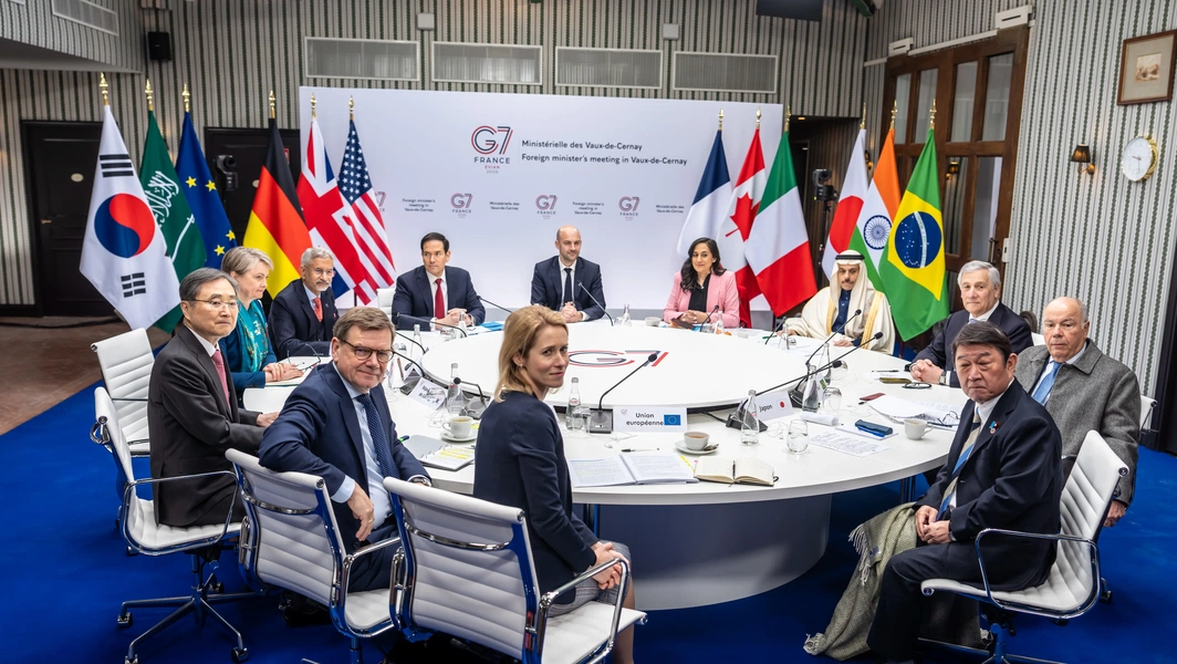 Trump touts Iran deal at G7, threatens French wine tariffs