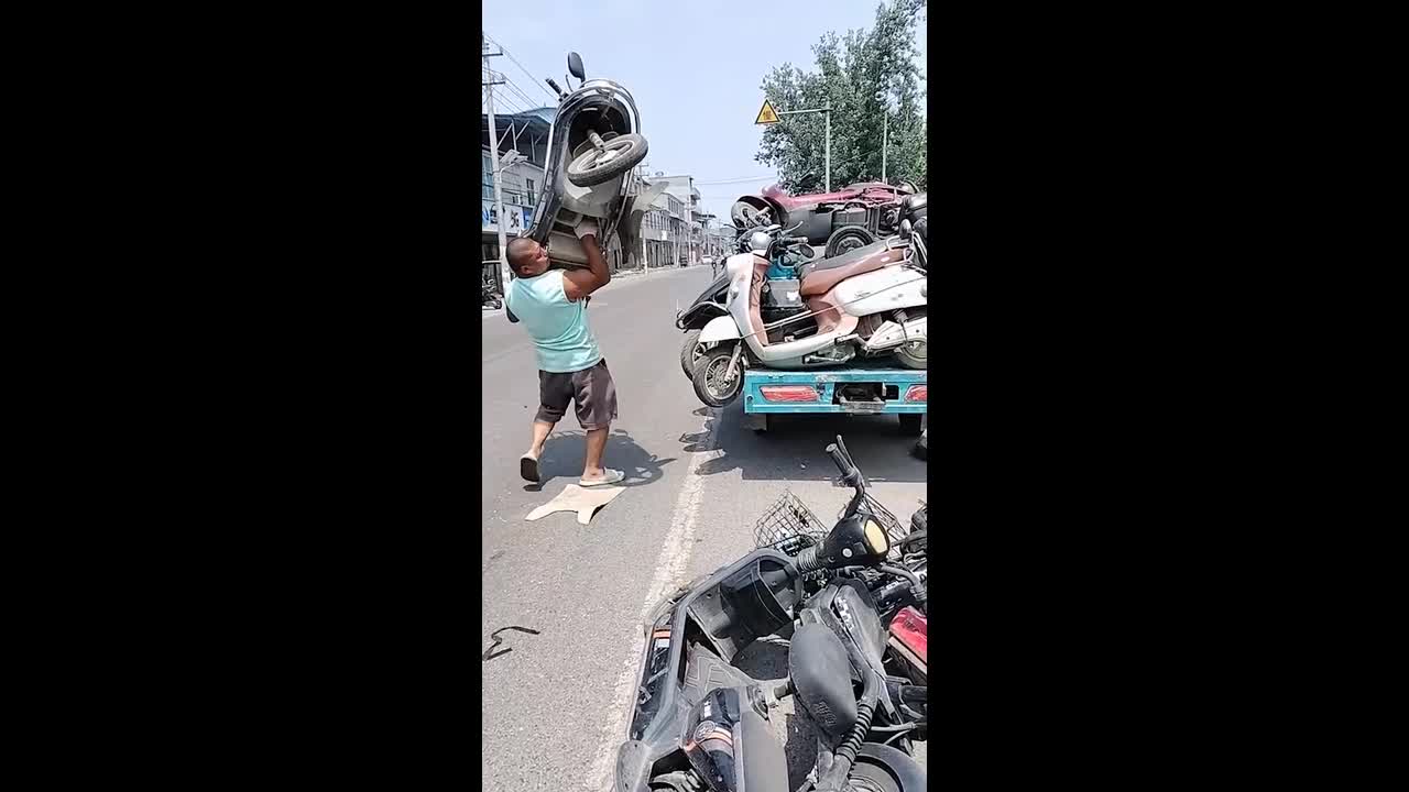 Scrap collector lifts scooters and mopeds into truck by himself