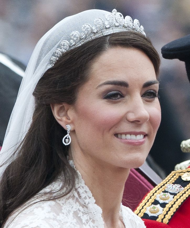 Kate Middleton : ce bijou fétiche de sa tenue de mariage qu’elle porte ...