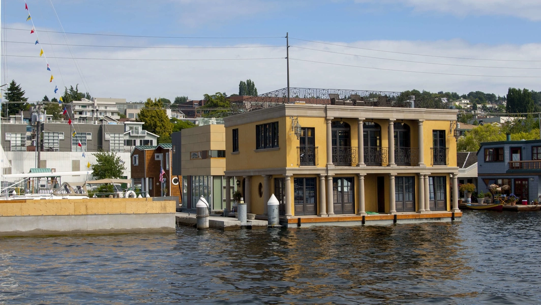 5 exceptional lakeside and floating homes
