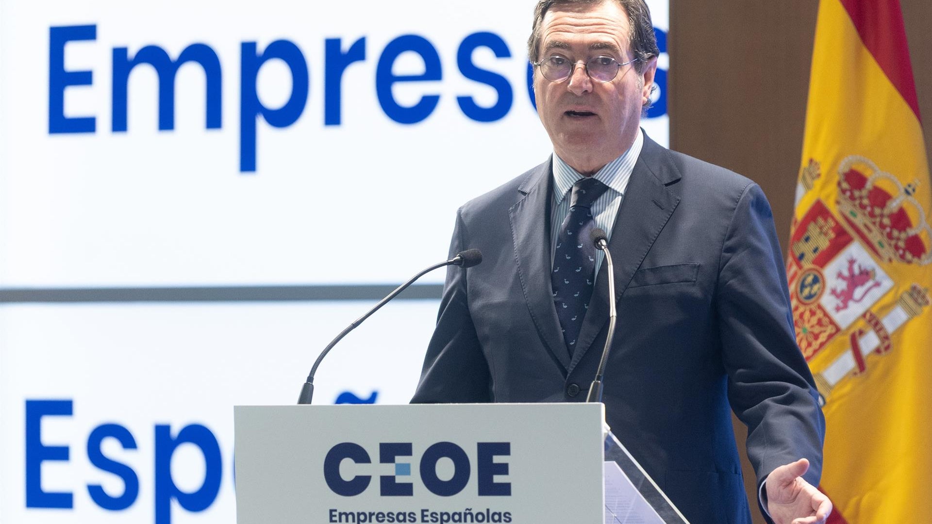 La CEOE reclama que la Seguridad Social asuma el coste íntegro de la ...