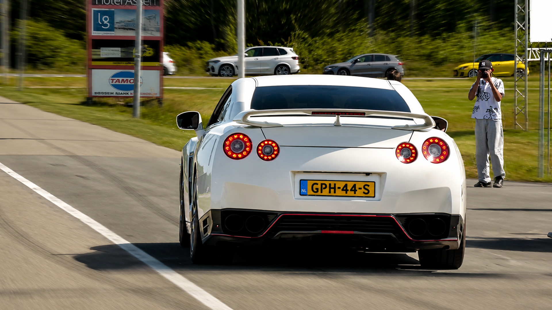 Nissan GT-R leaves car event with hard acceleration