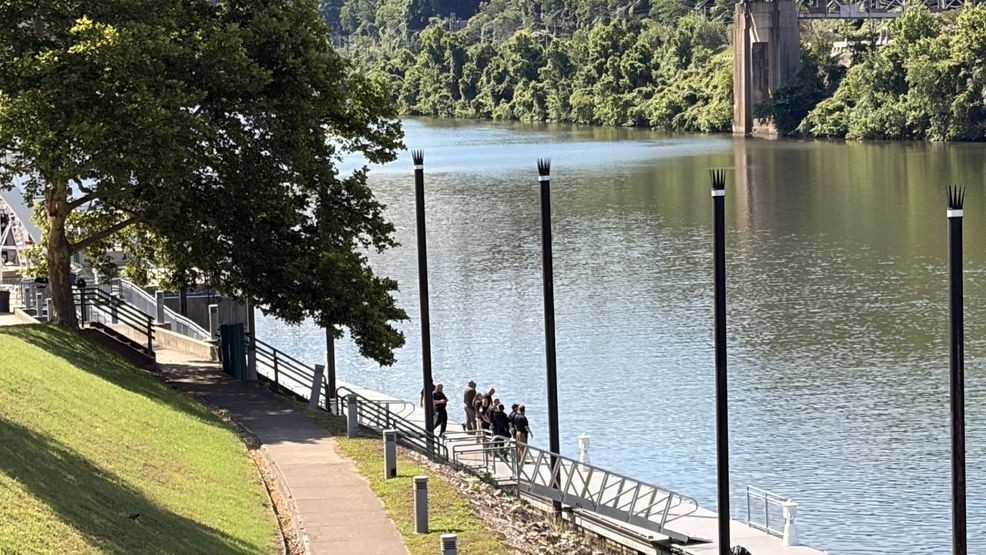 Suspect jumps into Kanawha River while being pursued by police in ...