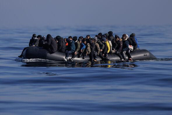 Migration chaos as 710 migrants arrive on small boats across English ...