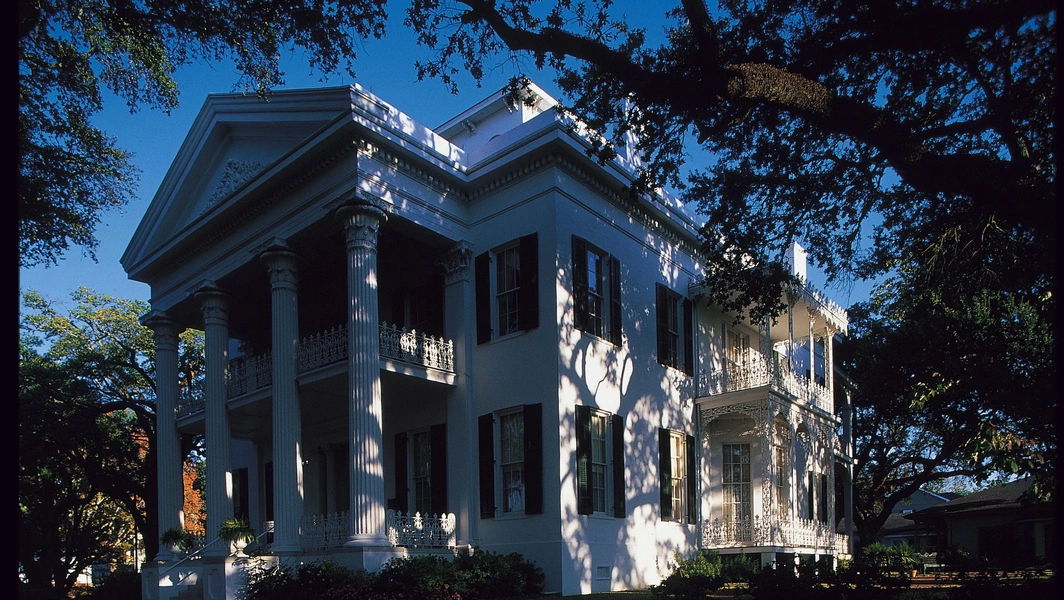 Exploring Natchez’s historic homes and cultural landmarks