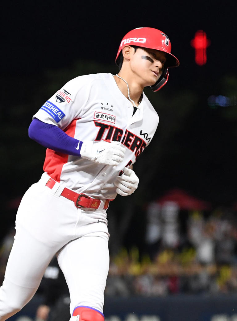 Austin Dean, Kim Do-yeong reach 20 home runs as LG tops KIA