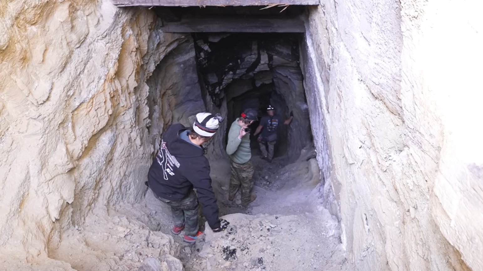 We entered a 1,000-foot abandoned mine in Utah - "This place shouldn't ...