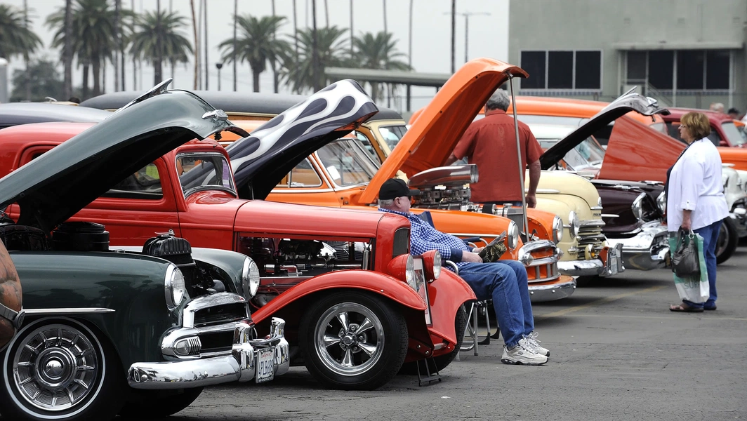 10 iconic car colors of the 1960s and 1970s