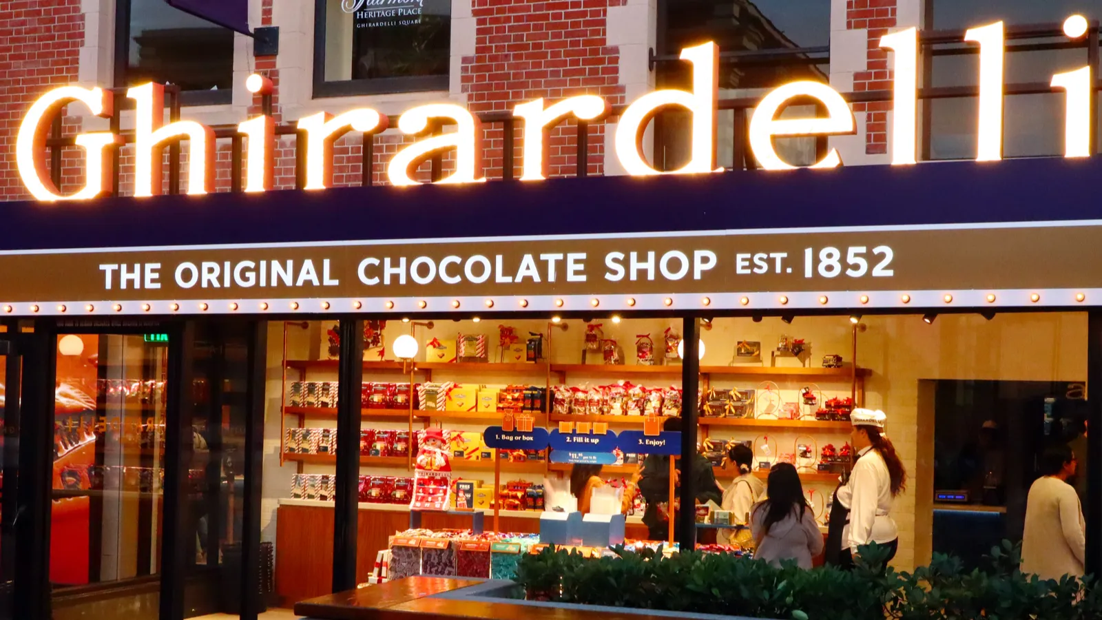 Ghirardelli’s waffle gooooal sundae is kicking off dessert fun during ...