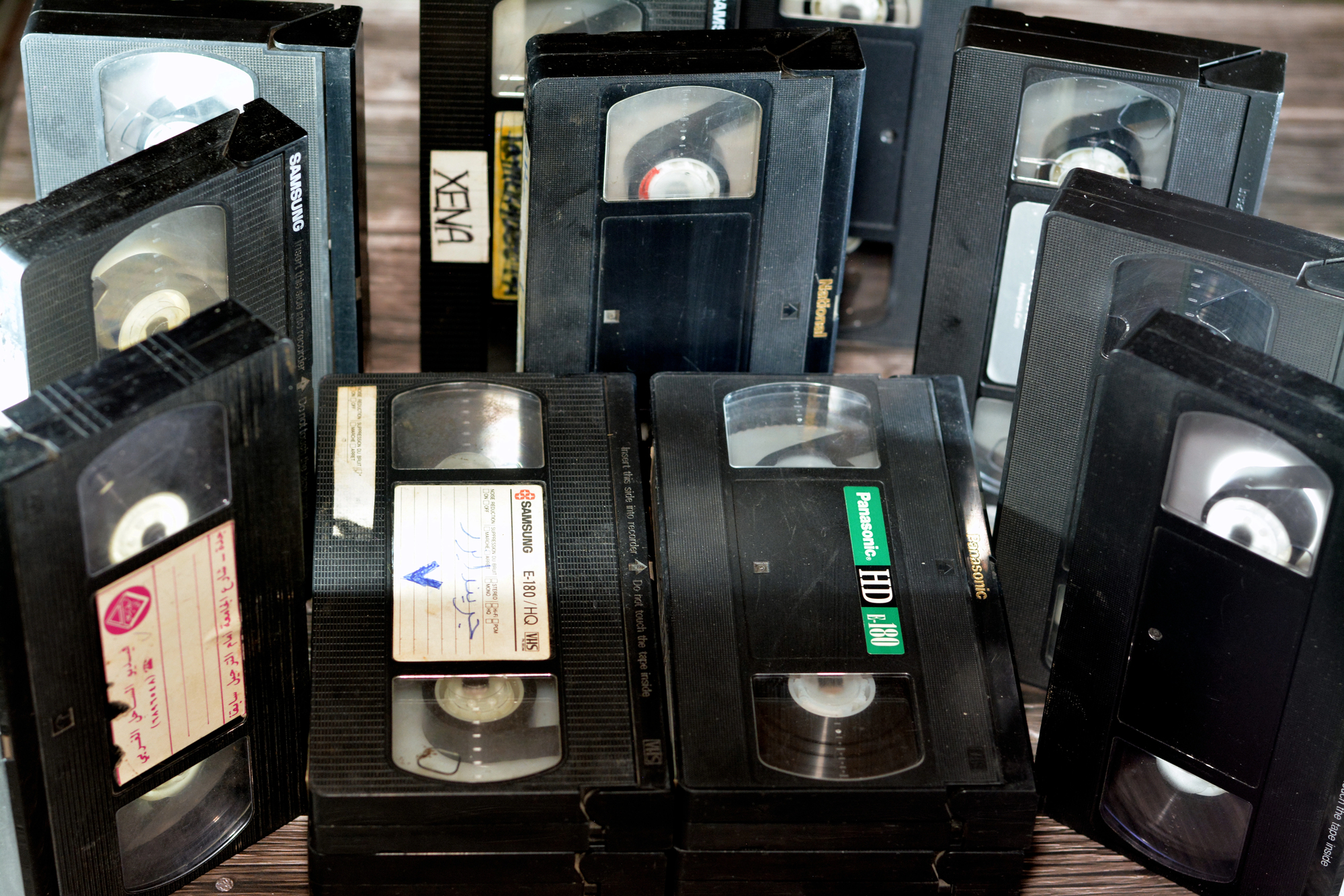 27 VHS tapes every American family owned in the ’90s