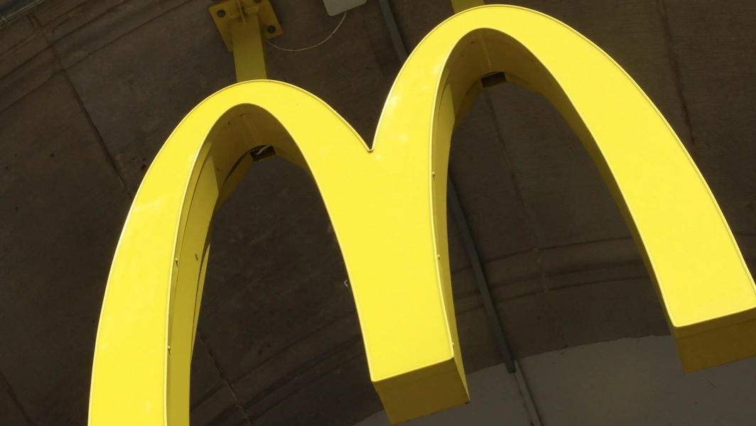 7 vintage fast food logos and their stories